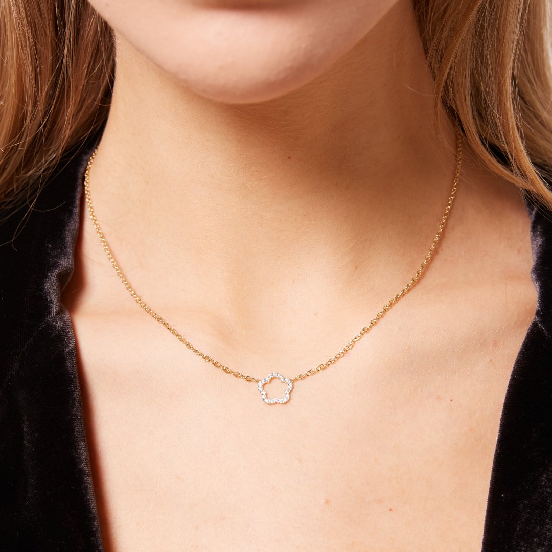 Flower diamond necklace store